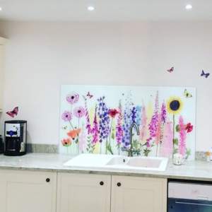 Use an Up-Stand with your Glass Splashback or not? - Emma Britton